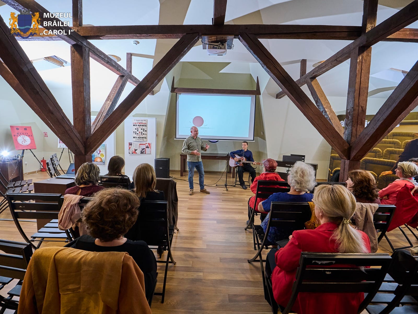 PROIECȚIE VIDEO și RECITAL în expoziția „MEMORABILIA” a maestrului Nicu Alifantis, la Muzeul ...